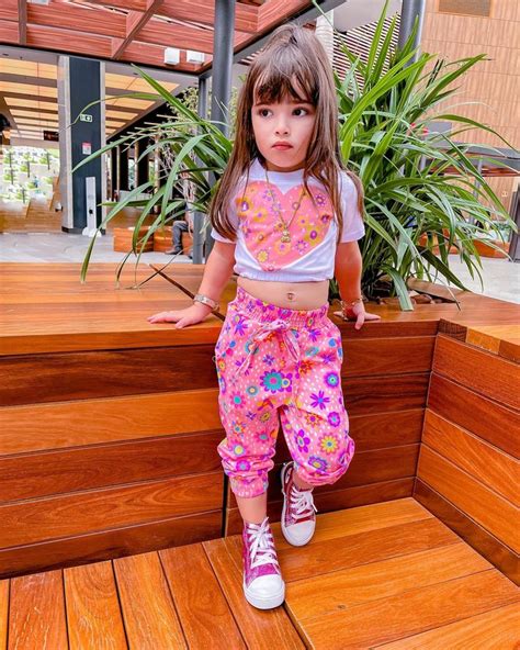 Laura Limede Em 2024 Dinheiro E Felicidade