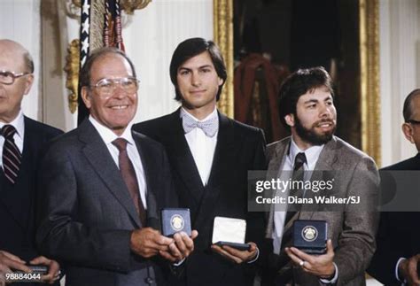 343 Steve Jobs Steve Wozniak Photos And High Res Pictures Getty Images