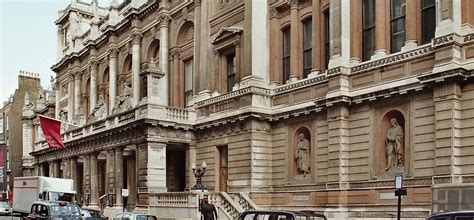 英国皇家艺术学院费用是多少？ 晨晟留学之家