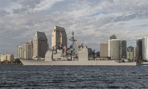 The Ticonderoga Class Guided Missile Cruiser Uss Mobile Bay Cg 53