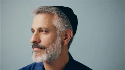 אביתר בנאי מפתיע יש אנשים שלא מתגייסים זה טרגי וואלה סלבס