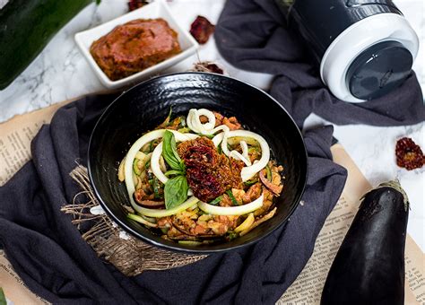 Espaguetis De Calabaza Y Berenjena Con Pesto Rojo