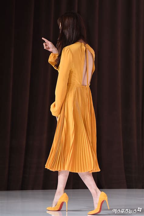 [엑s Hd 화보] 송지효 러블리 미모 반전 뒤태