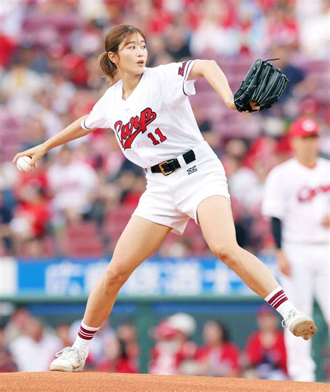 写真・画像 2枚目 【広島】稲村亜美が“大暴投”に涙「悔しさと感動、半々で泣けます」完全制覇に王手の11球団目の始球式