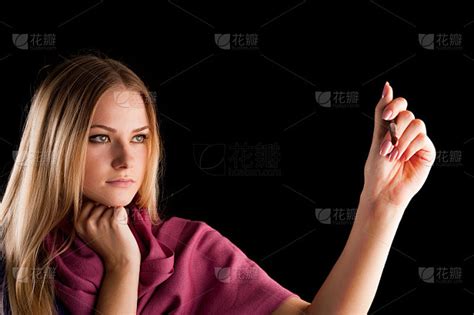 漂亮的女画家