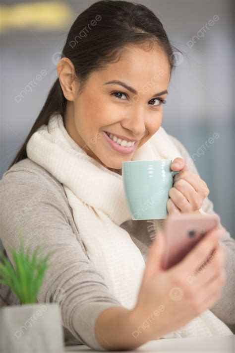 아름 다운 젊은 여자의 아침 셀카 사진 배경 및 무료 다운로드를위한 그림 Pngtree