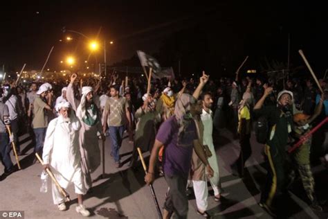 Calls For Nawaz Sharifs Resignation Sees Pakistani Protesters Clash