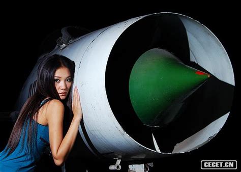 绝色冷艳车模刘从云 中国娱乐资讯网cecetcn