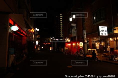 夜の繁華街の写真・画像素材 6345591 Snapmart（スナップマート）