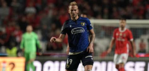 El Valencia Valora Quedarse Con Uros Racic Esta Temporada