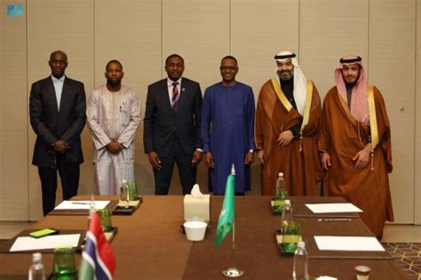 وزير الاتصالات يبحث تعزيز الشراكة في الاقتصاد الرقمي والحكومة