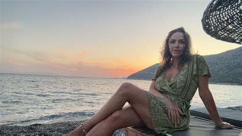Karolin Fisekci canlı yayında 2 YouTube