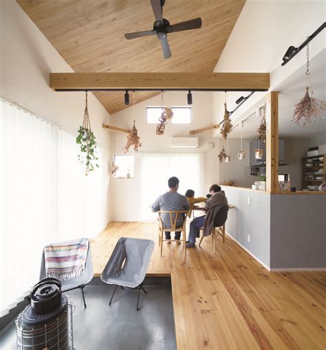 屋外と屋内を緩やかにつなぐ家｜新築住宅