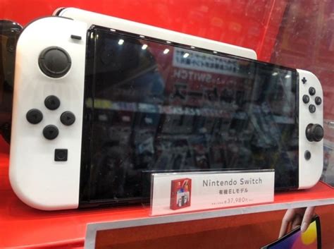 任天堂switch Oled 下月8日發售，日本網友秀出多家零售店展出實機照 Line購物