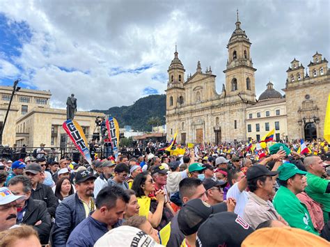 Buses Y Refrigerios La Marcha En Bogotá Ya Va Para La Plaza De Bolívar