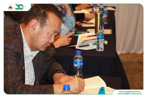 “НИЙГМИЙН АЖИЛ МЭРГЭЖЛИЙН ҮЙЛЧИЛГЭЭ” СЭДЭВТ СУРГАЛТ ХЭЛЭЛЦҮҮЛГИЙГ