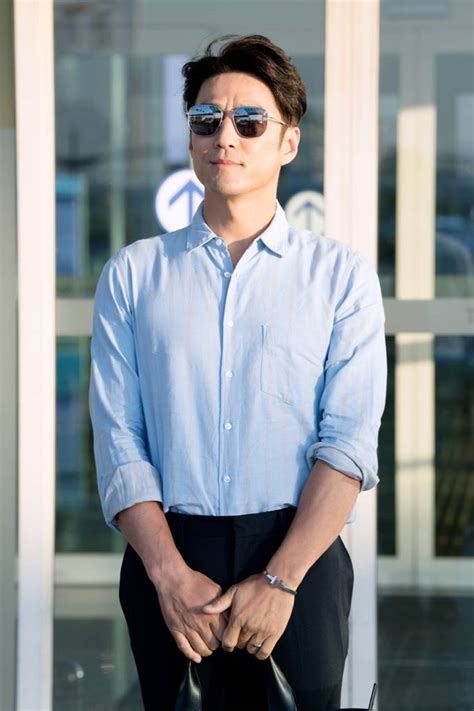 패션엔 지진희 우아한 젠틀남 선글라스로 멋낸 가을 댄디룩