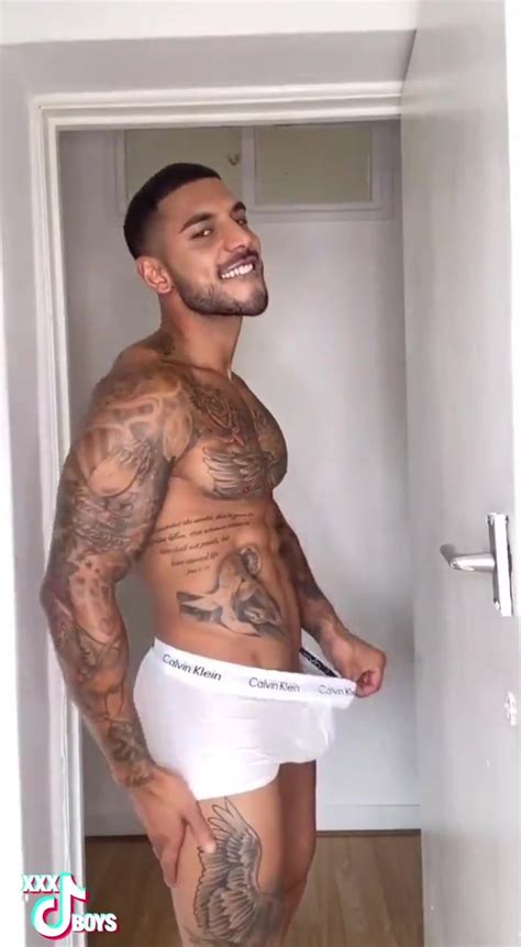 Ripped Tattooed Guy Thisvid Com