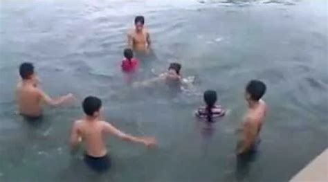 Young women and men bathing naked Vietnam river Смотреть онлайн в