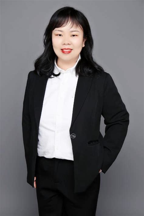 附属学校朗读者第7期美文欣赏牵一只蜗牛去散步中年段 陈英老师 中国地质大学武汉附属学校