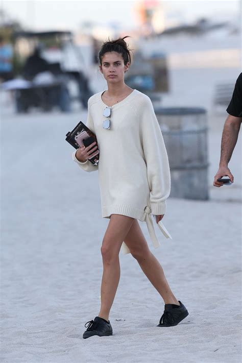 Sara Sampaio On The Beach In Miami 04 Gotceleb