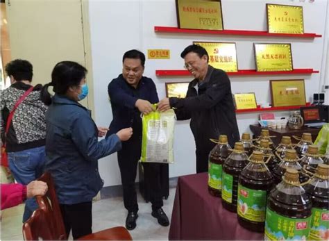 公司重阳节前走访慰问离退休老同志 陕西化建工程有限责任公司