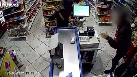 Câmera Flagra Assalto De Bandidos Armados A Mercado Em Juiz De Fora