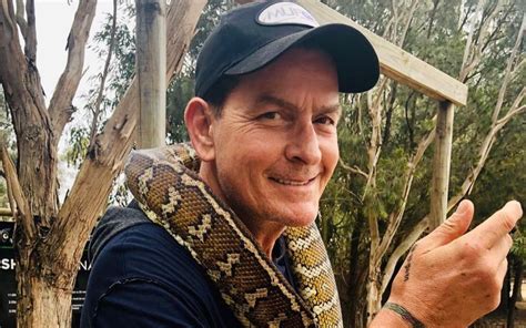 Charlie Sheen Fue Estrangulado Por Su Vecina Día A Día