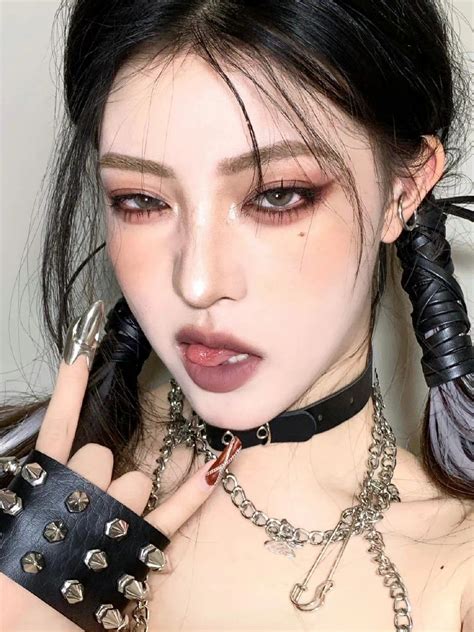 Tomboyminnie灵感厌世朋克烟熏妆🎸 Cr Choulva Punk Makeup Edgy Makeup Asian