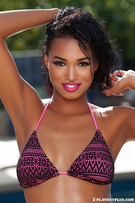 8 Hot Sexy Monique Noel Bikini Pics