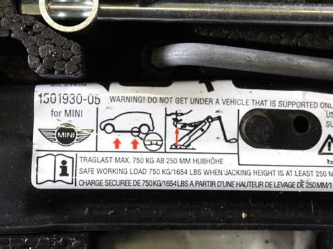1501930 Cric Martinetto Con Attrezzi Mini Cooper R50 1 6 B 85kw 5m 3p 2006 Ricambio Usato