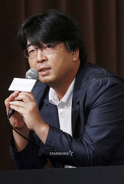 포토 인사말 하는 김형석 Pd