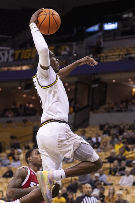 Mizzous Dmoi Hodge Wins Weekly Sec Mens Basketball Honor