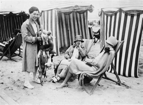 34 Vintage Snapshots Capture People Have Fun On Deauville Beach From