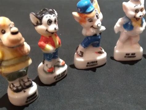 SÉRIE 8 fèves Disney Simba Nif nif Nala Ptit Loup gd méchant loup