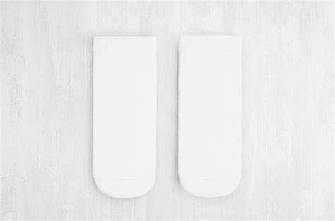 디자인 인쇄 프리젠 테이션 광고 상단보기 복사 공간에 대한 모형 쌍 빈 흰색 매체 양말 플랫 흰색 나무 보드 전면보기에 누워 0