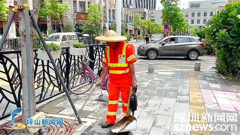 文明走基层坪山雨后风景线 环卫工人在行动深圳新闻网