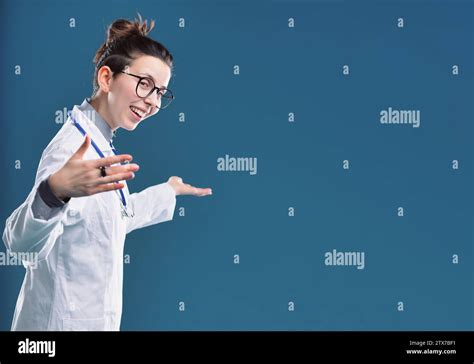 Energetic Medical Professional Gestures Openly Her Lively Expression Inviting Engagement Come
