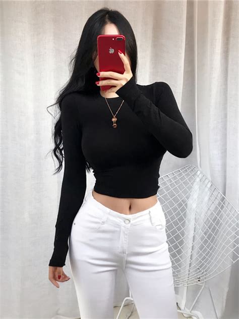 Black Crop Top Outfit Ideas