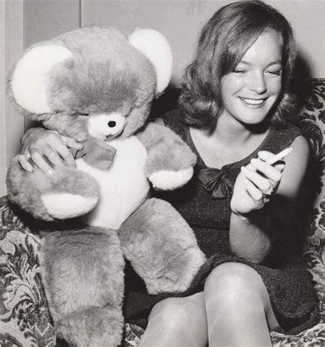 Создать мем роми шнайдер актриса шнайдер роми дочь роми шнайдер Картинки Meme