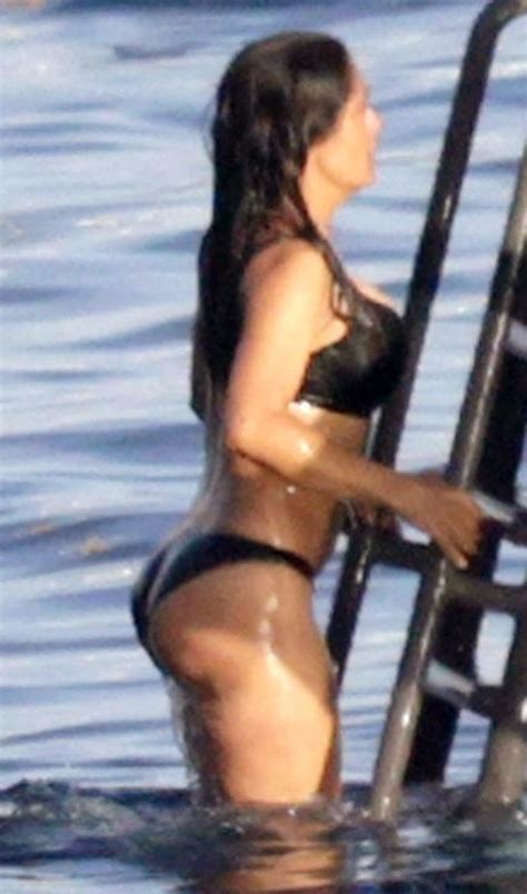 Salma Hayeks Juicy Round Ass Rcelebhub