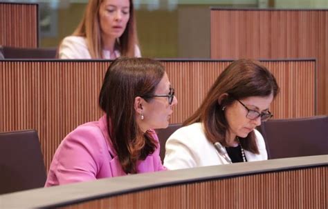 Llogar un pis sha encarit tres cops més que el salari mitjà i comprar lo gairebé cinc vegades