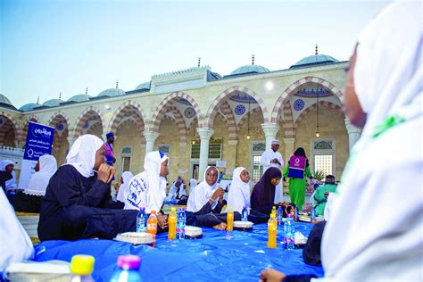 عبر قطر الخيرية بغانا موائد إفطار لطلبة المساكن وداخليات المدارس