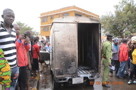 Picha 10 Dereva Wa Kirikuu Anusurika Kifo Baada Ya Gari Lake Kuwaka