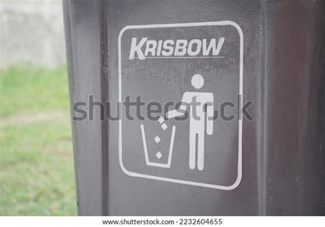 Membuang Sampah Pada Tempatnya Images Stock Photos Vectors Shutterstock