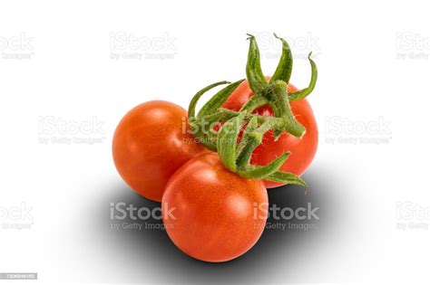 클리핑 경로와 흰색 배경에 갓 수확 잘 익은 토마토의 측면 보기 그룹 0명에 대한 스톡 사진 및 기타 이미지 0명 개체 그룹 건강한 생활방식 Istock