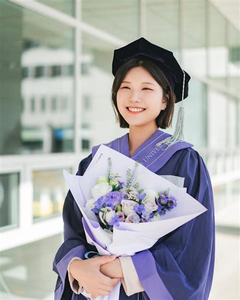 이월필름 [졸업스냅•커플스냅•우정스냅•가족스냅] 이월필름 성신여대스냅 맑은 하늘 아래 따스한 햇살 가득하던 오후 💜 Instagram