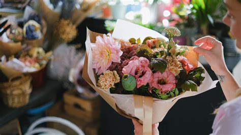 Орхидеи и сезонни пролетни цветя са сред най предпочитаните за 8 март в Благоевград Новини бг