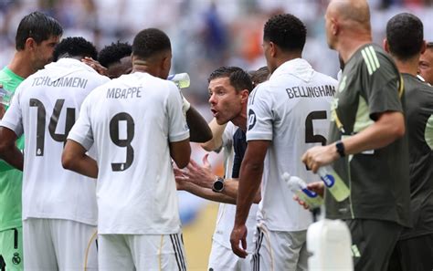 ئەلۆنسۆ چاوی لە یاریزانەکانی سوور کردووەتەوە رووداونێت