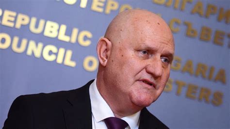 Образователният министър До този момент не са водени разговори с МЗ за
